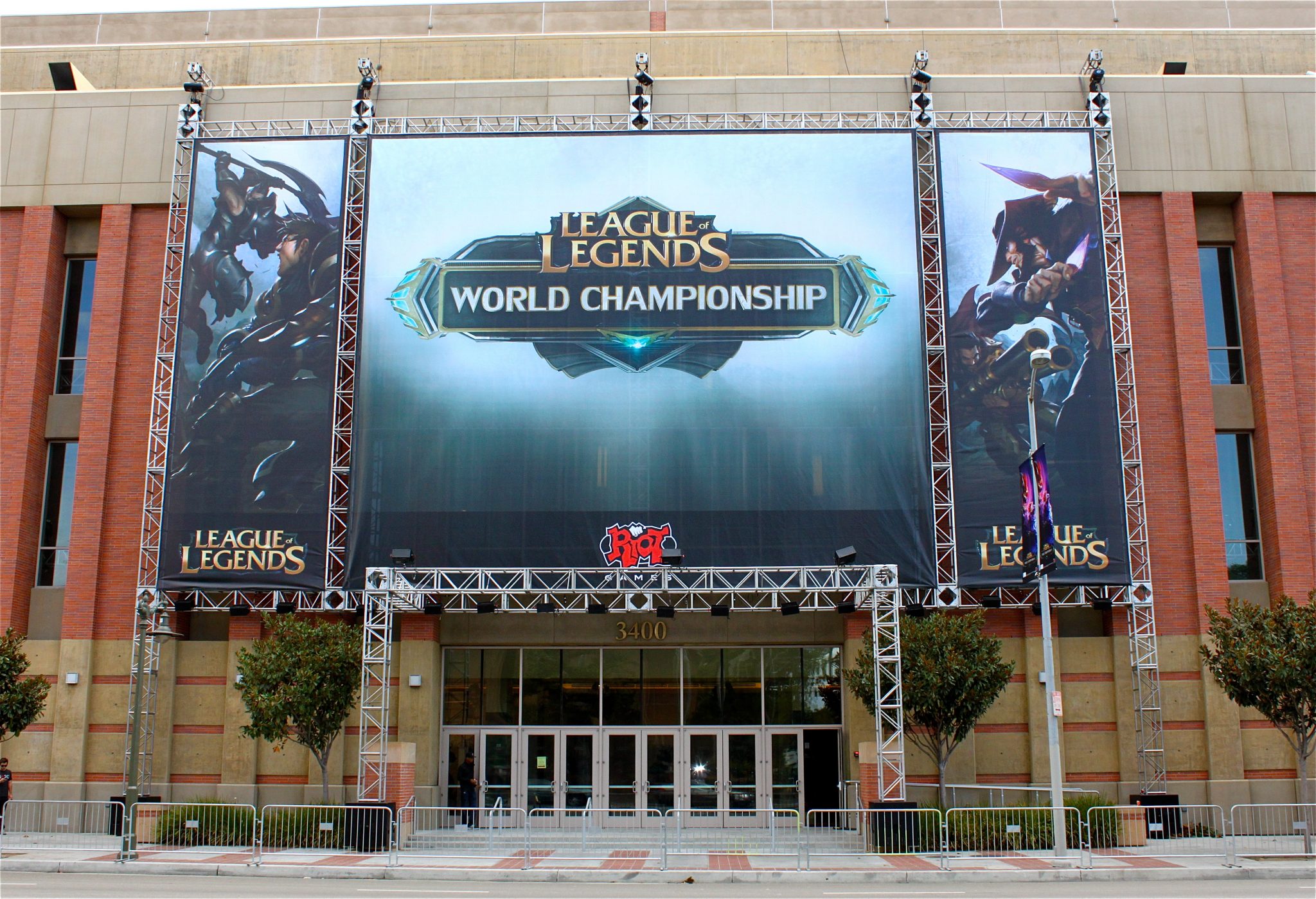 Truss Banner / Mural Towers - Gallagher Staging & Manufacturing