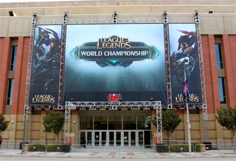 Truss Banner / Mural Towers - Gallagher Staging & Manufacturing